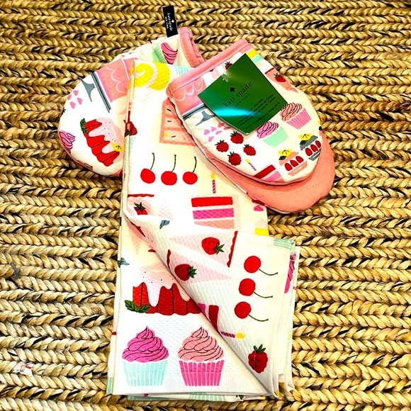kate spade | Kitchen | Nwt Kate Spade 2 Kitchen Towels And 2 Mitts Set ...